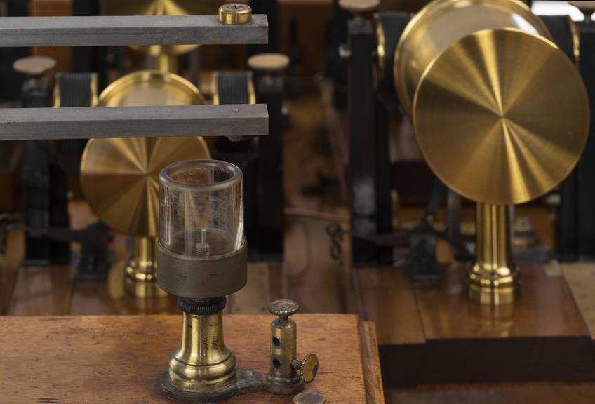 Helmholtz's complete apparatus for the synthesis of sound | Science ...