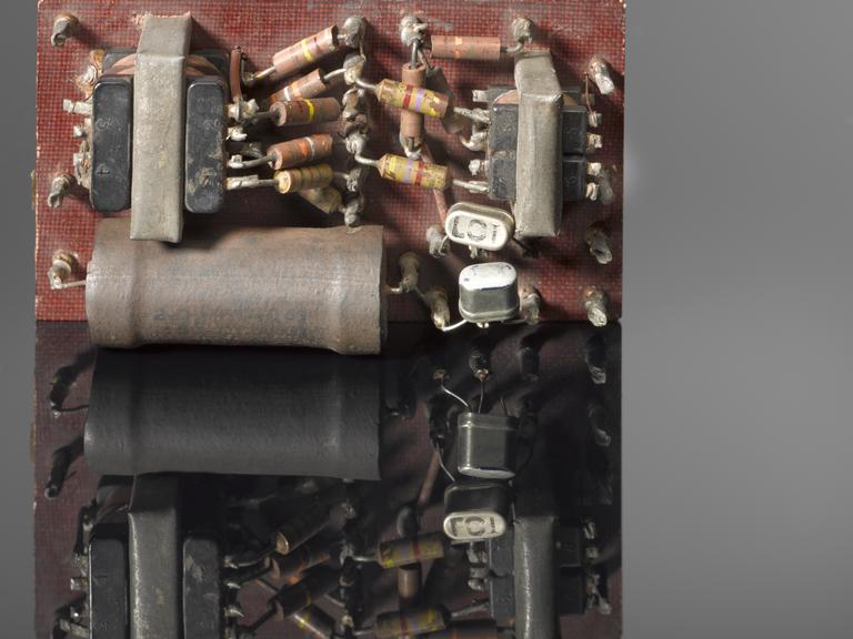 Transistorized audio-frequency telephone line amplifier, 1953 | Science ...