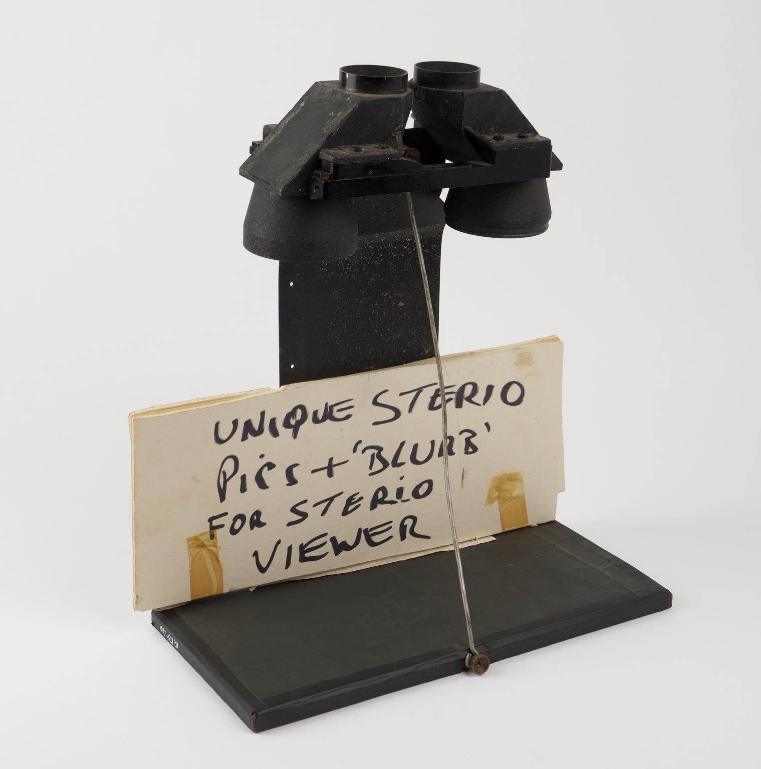 Stereoscope plus stereo pictures | Science Museum Group Collection