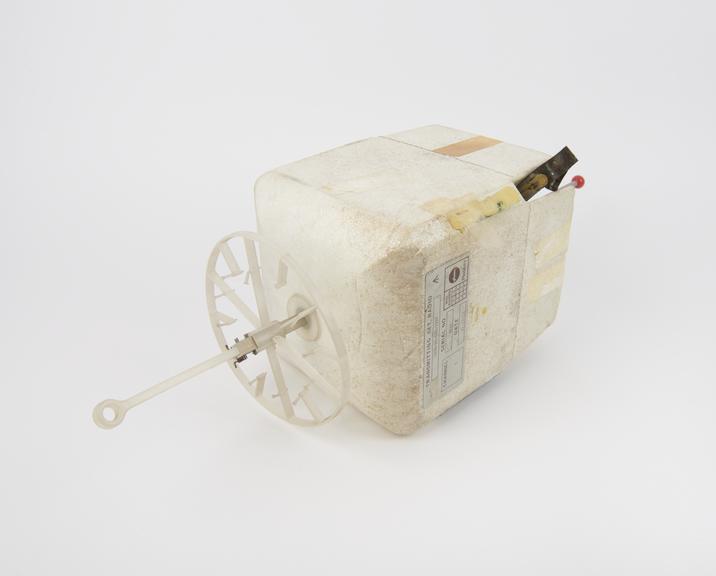Radio transmitting set for radiosonde | Science Museum Group Collection