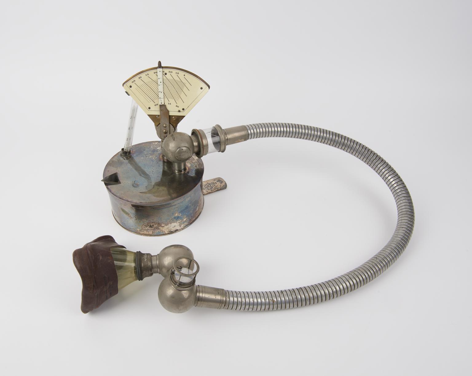 Levy-type regulating chloroform inhaler, England, 1919-1925 | Science ...