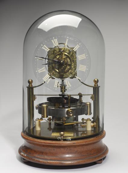 Electric clock with Hipp toggle switch and directly impulsed horizontal ...