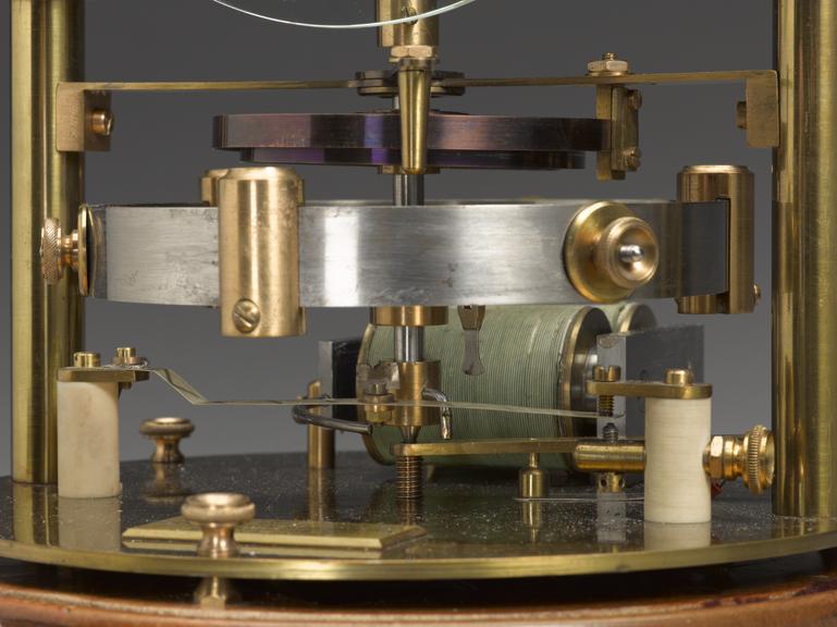 Electric clock with Hipp toggle switch and directly impulsed horizontal ...