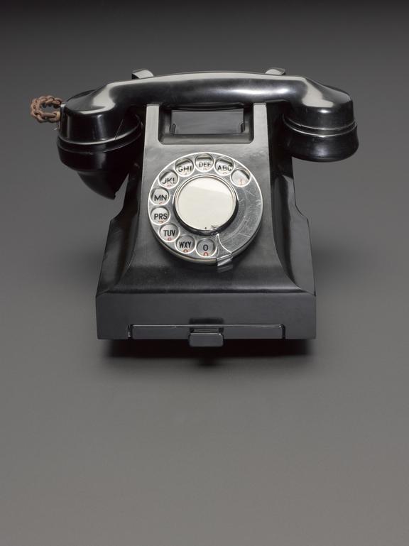 Post Office 332 telephone, 1938 | Science Museum Group Collection
