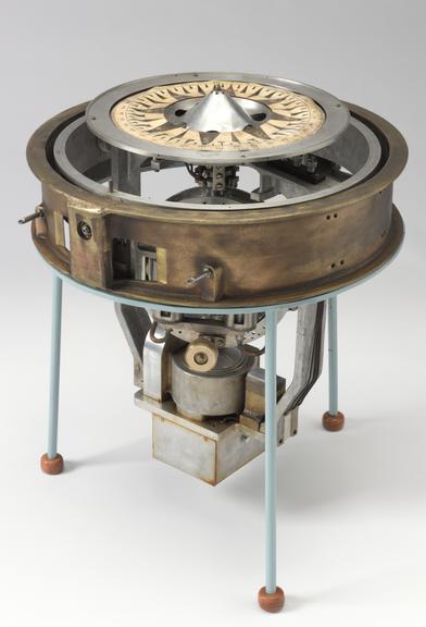 The original Gyroscopic compass | Science Museum Group Collection