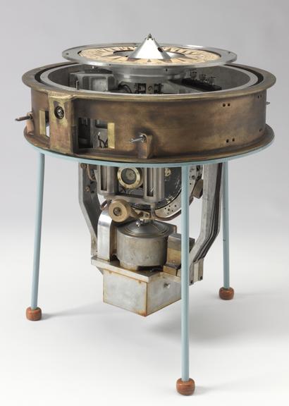 The original Gyroscopic compass | Science Museum Group Collection