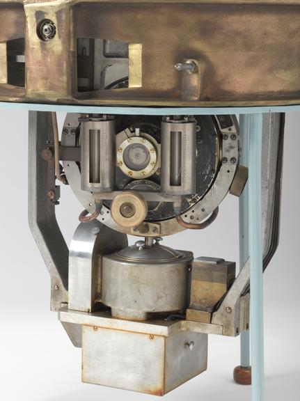 The original Gyroscopic compass | Science Museum Group Collection