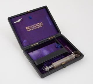 Hypodermic syringe set cased | Science Museum Group Collection