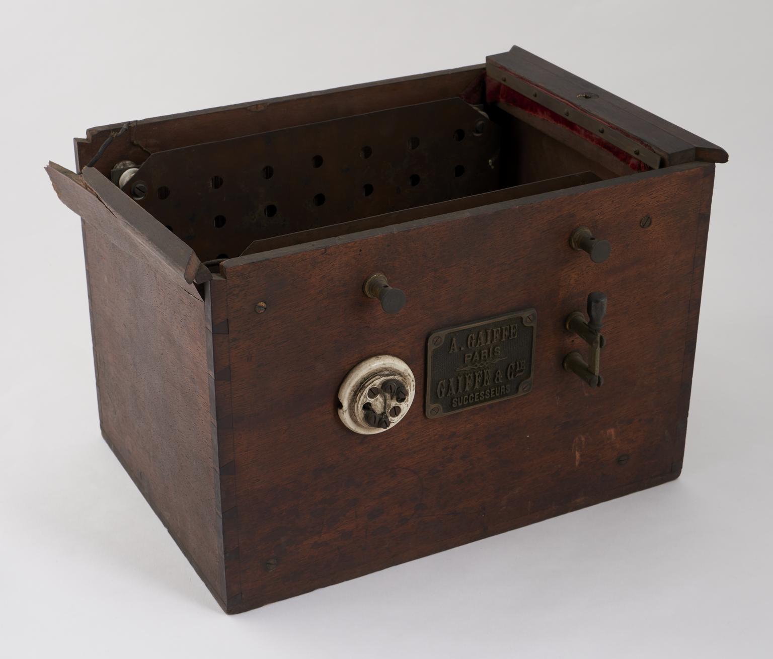 Heating box | Science Museum Group Collection