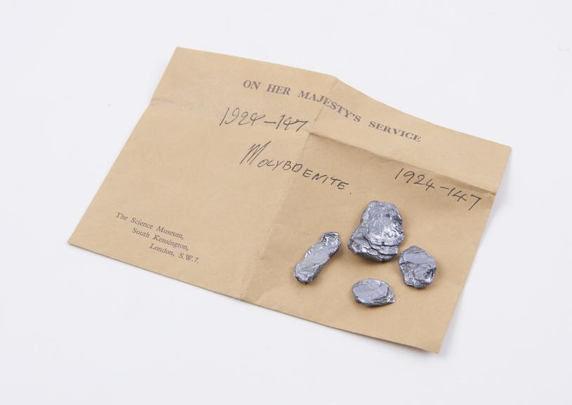 Specimen of molybdenite | Science Museum Group Collection