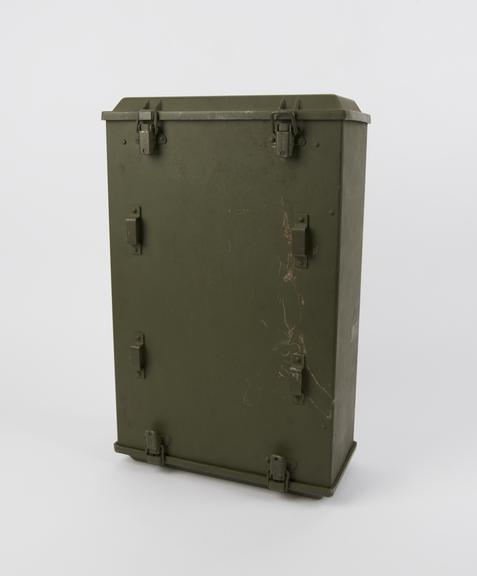 Portable transmitter/receiver radio set | Science Museum Group Collection