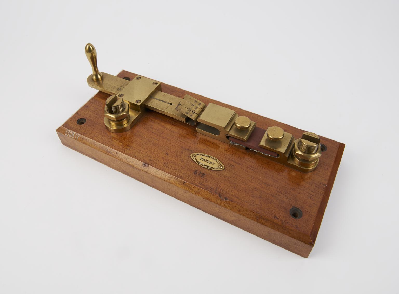 100 ampere bolt switch with fuse | Science Museum Group Collection