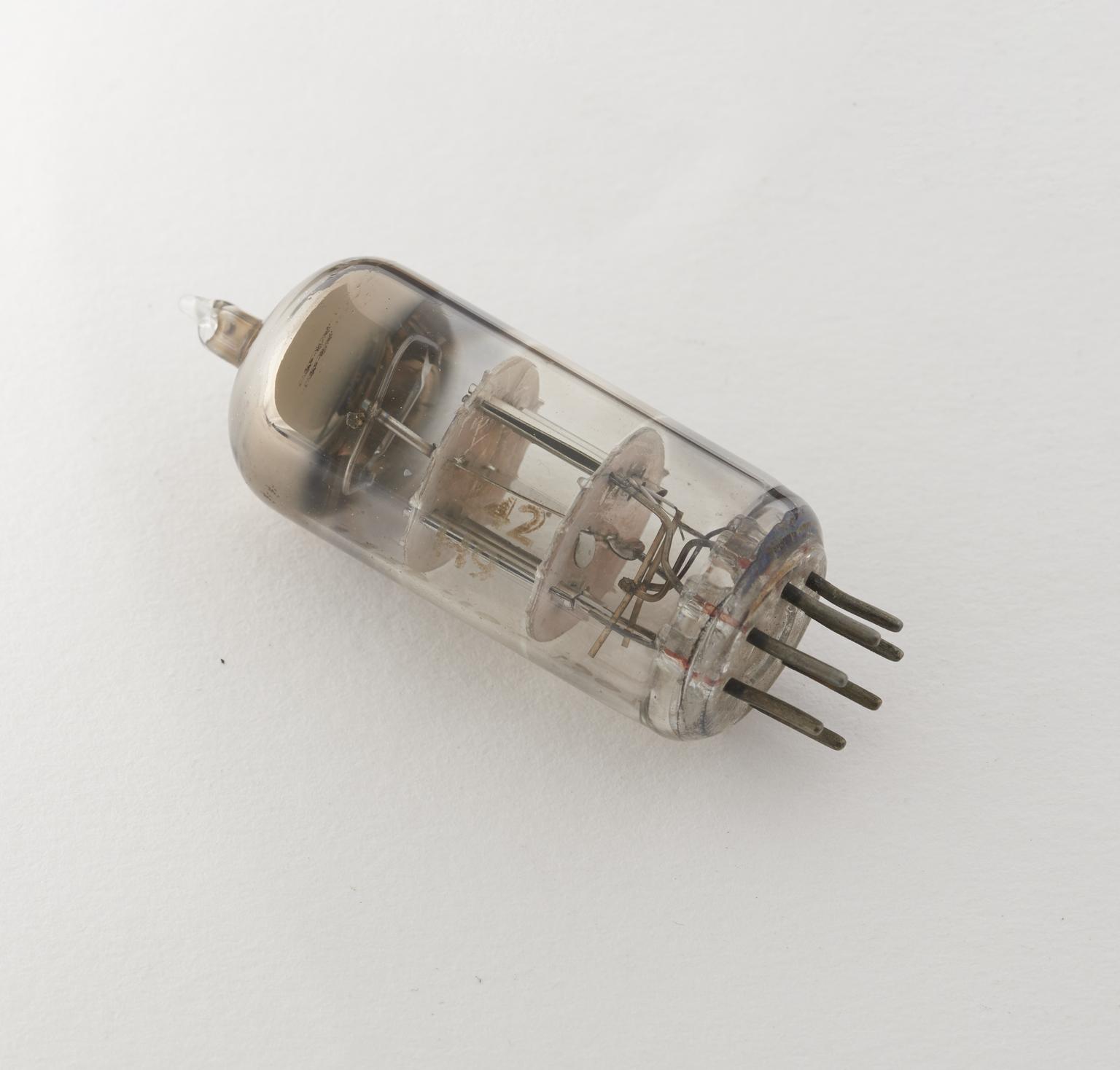 Thermionic valve, type 1242H9 | Science Museum Group Collection