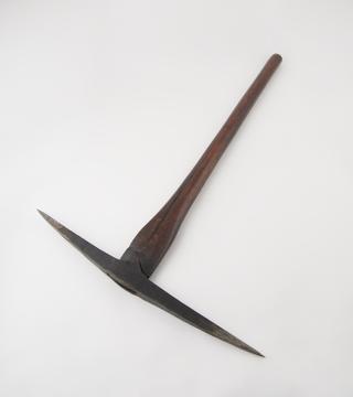 Miners large double edged pick | Science Museum Group Collection