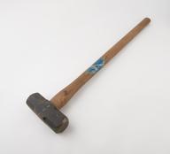 Miner's hammer 7lb., shafted, 30" | Science Museum Group Collection