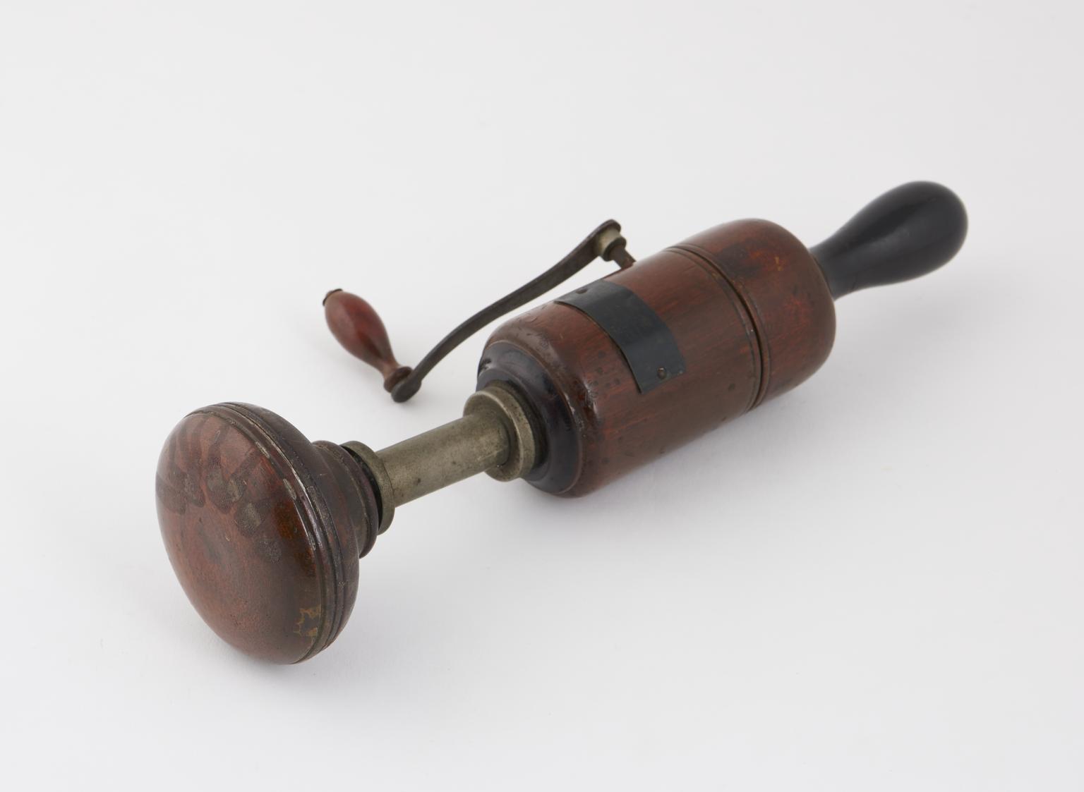 Vibrator, operated by cranking a handle | Science Museum Group Collection