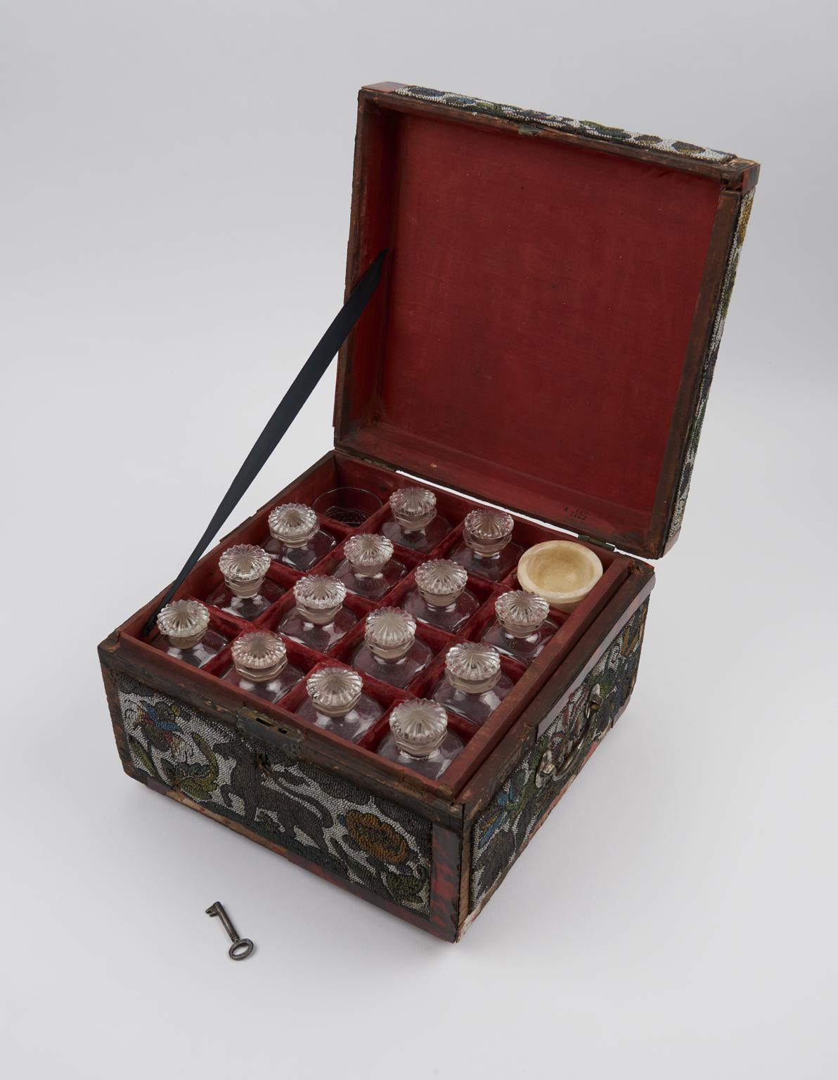 Medicine chest with 14 cut glass bottles | Science Museum Group Collection