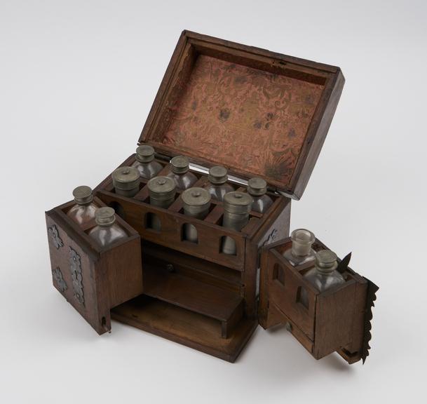 Small mahogany medicine chest | Science Museum Group Collection