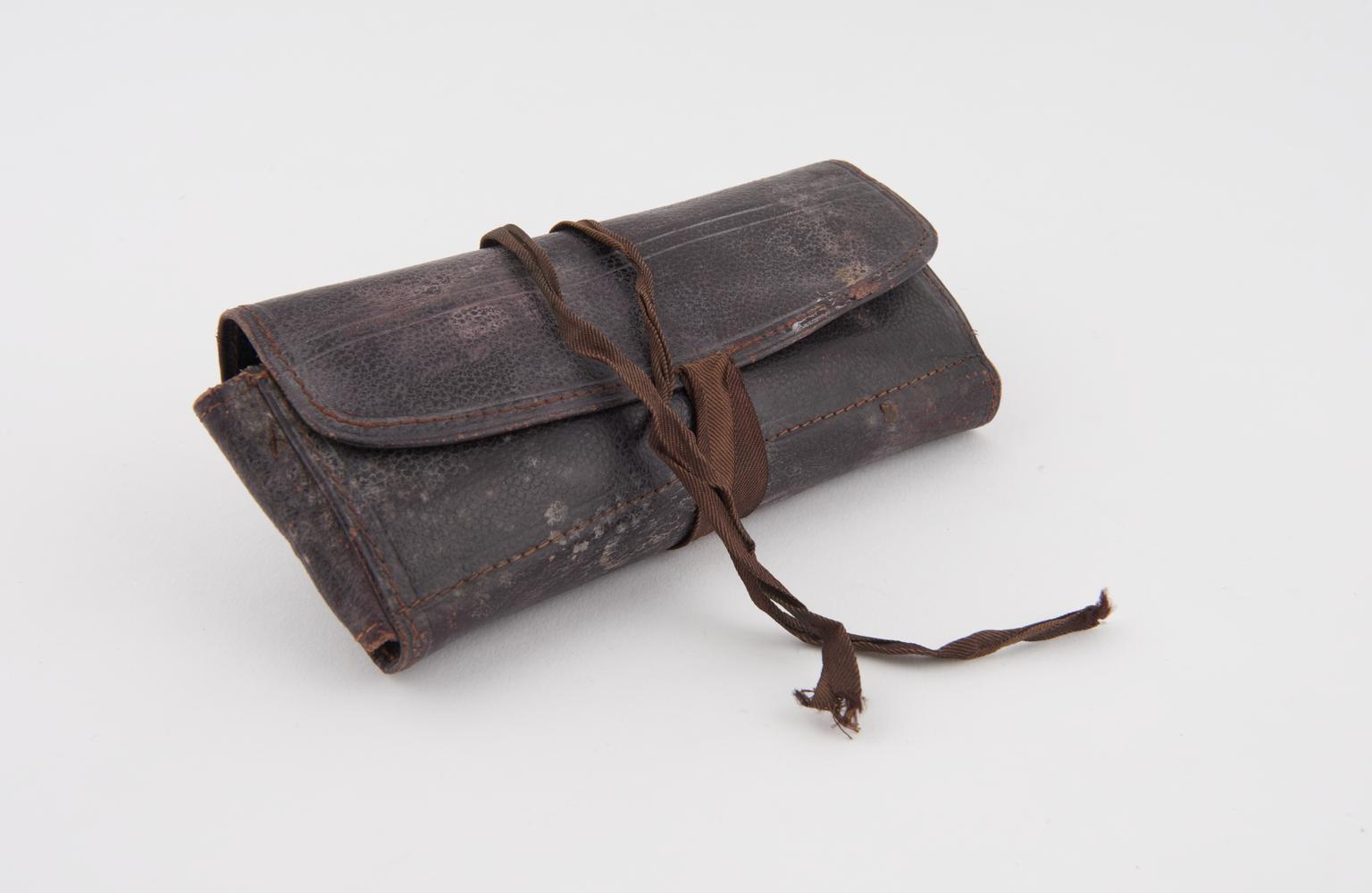 Pocket surgical instrument set | Science Museum Group Collection