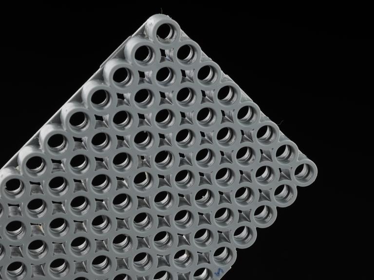 Isolation chip or iChip | Science Museum Group Collection