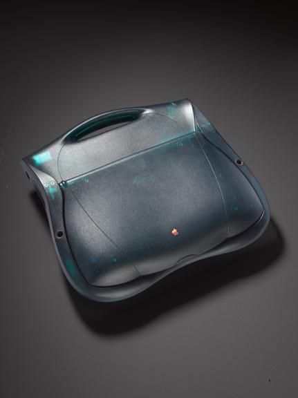 Apple Newton eMate 300 laptop, 1997 | Science Museum Group Collection