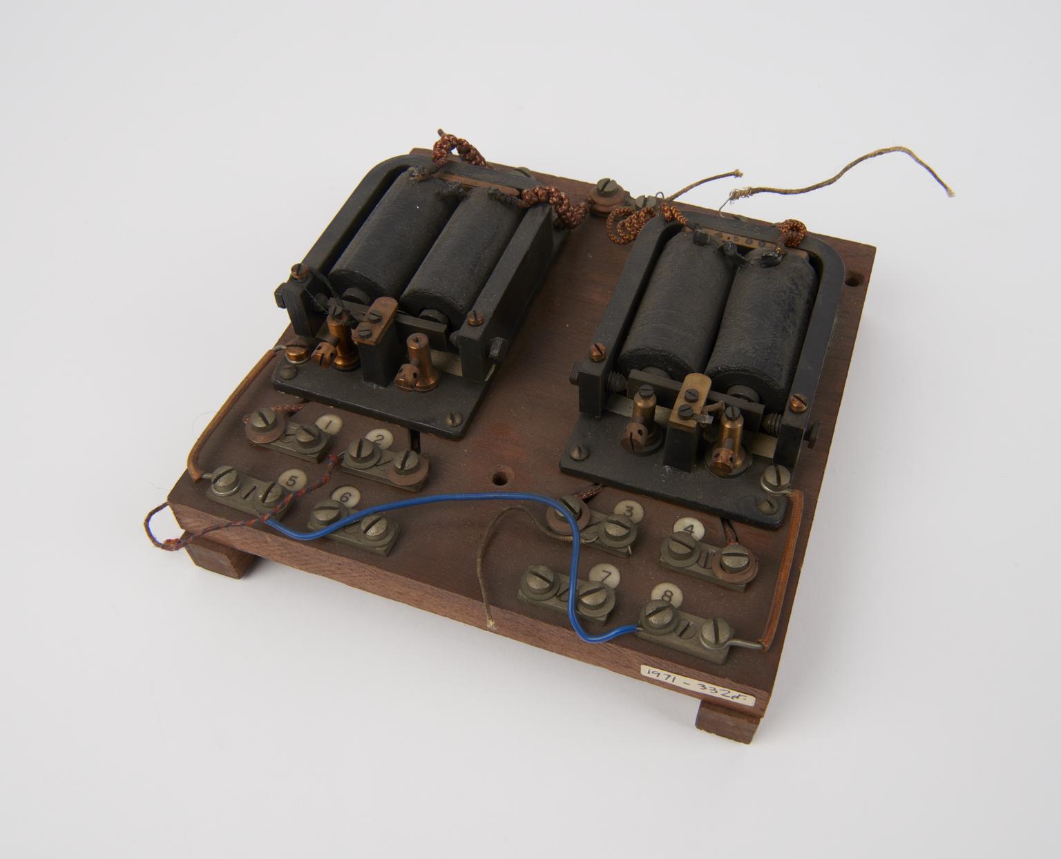 Two polarised relays 4500/4500 used on 4-button selective omnibus ...