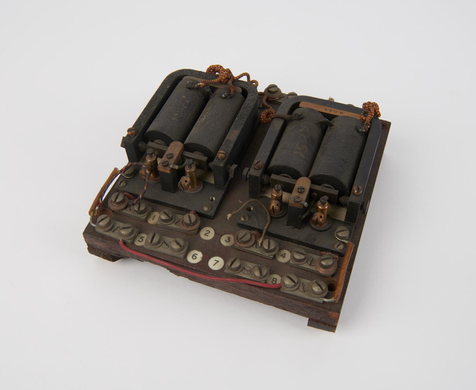 Two polarised relays 4500/4500 used on 4-button selective omnibus ...