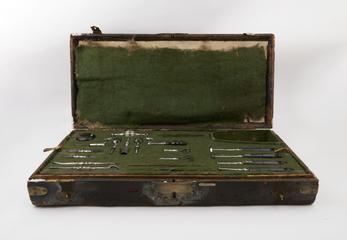 Surgical instrument set | Science Museum Group Collection