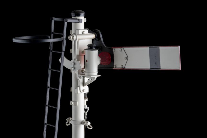 Tubular Steel Signal Post Model | Science Museum Group Collection