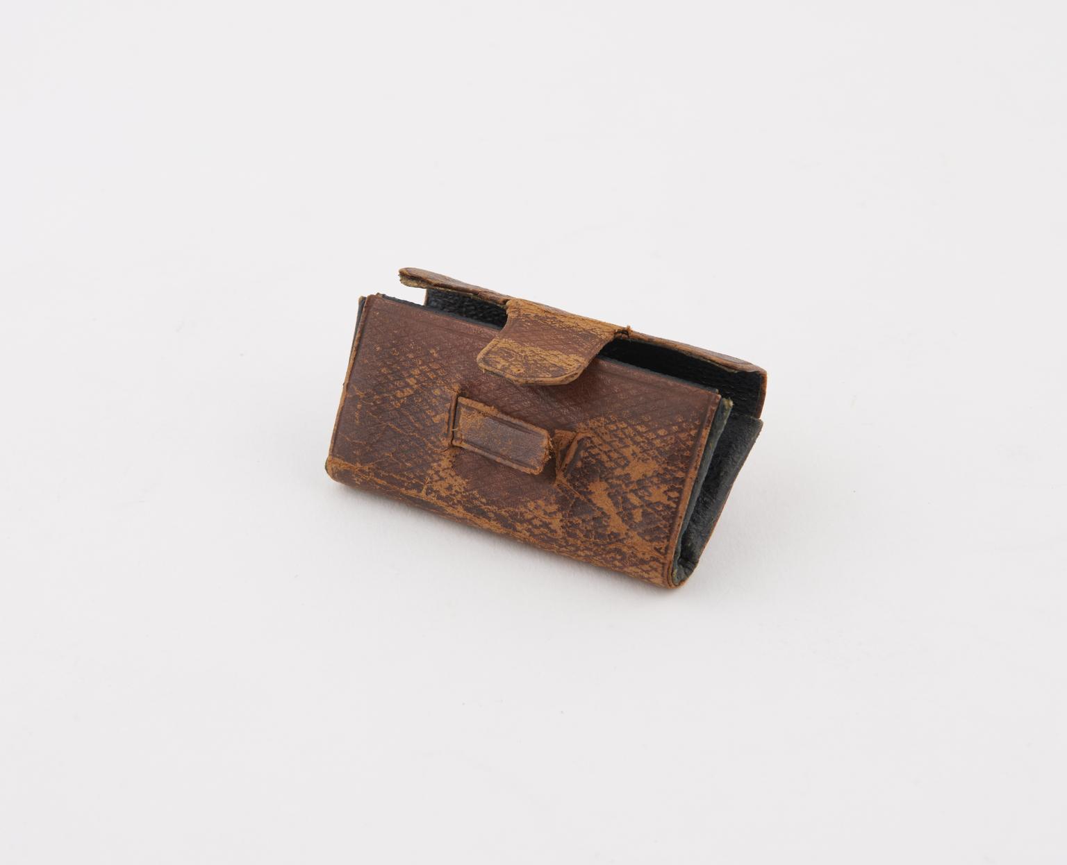 Pocket surgical instrument set in leather case | Science Museum Group ...