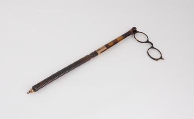 Handheld tortoiseshell spectacles, England, 1840-1880 | Science Museum ...