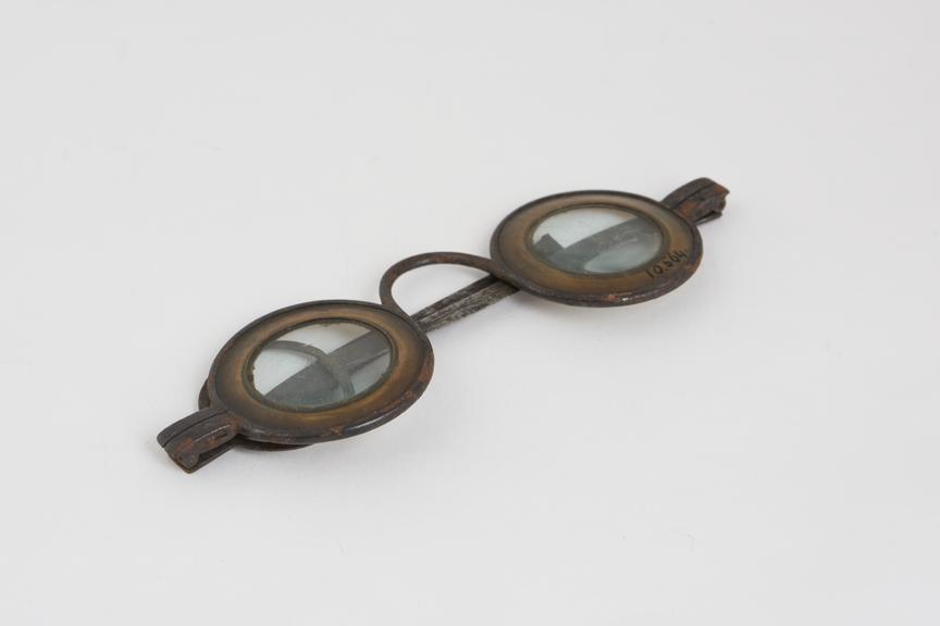 Straight spectacles | Science Museum Group Collection