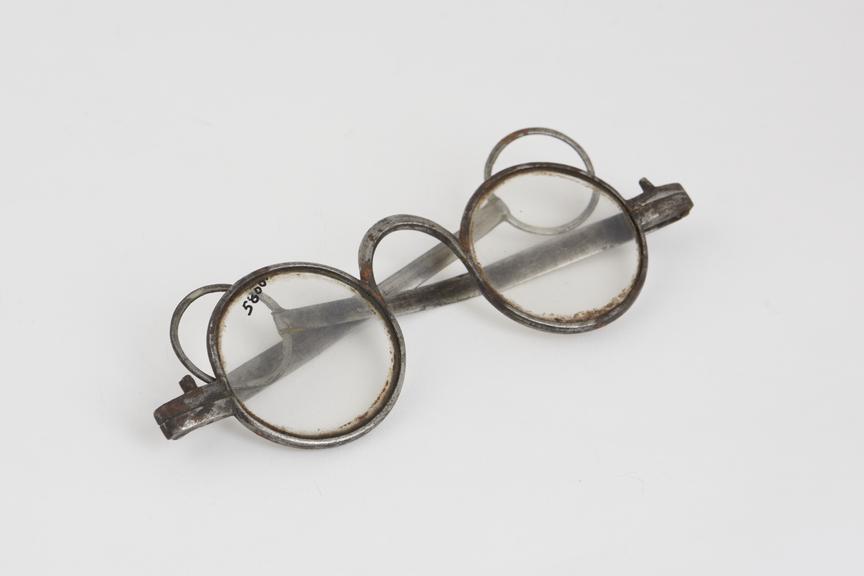 Straight spectacles | Science Museum Group Collection