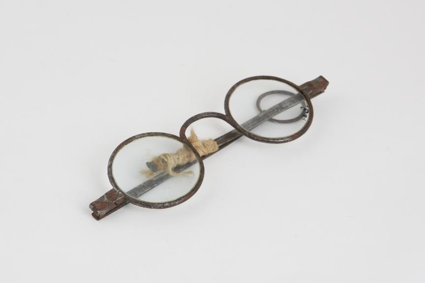Straight spectacles | Science Museum Group Collection