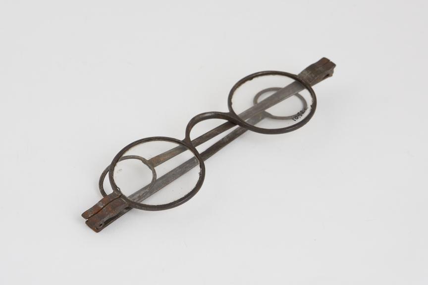 Straight spectacles | Science Museum Group Collection