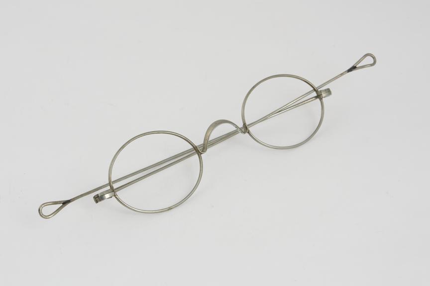 Spectacles, straight, white metal wire | Science Museum Group Collection
