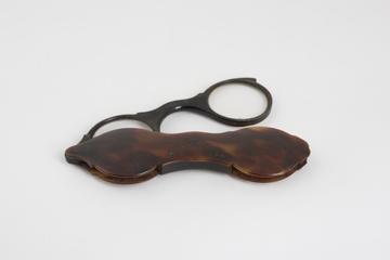 Hand folding spectacles | Science Museum Group Collection