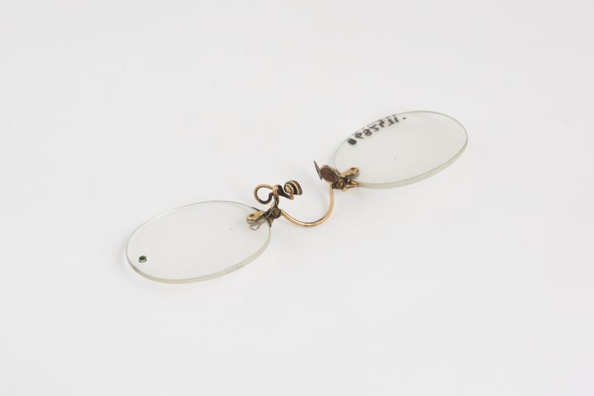 Pince nez spectacles, gold (?), English, 1901-1930 | Science Museum ...