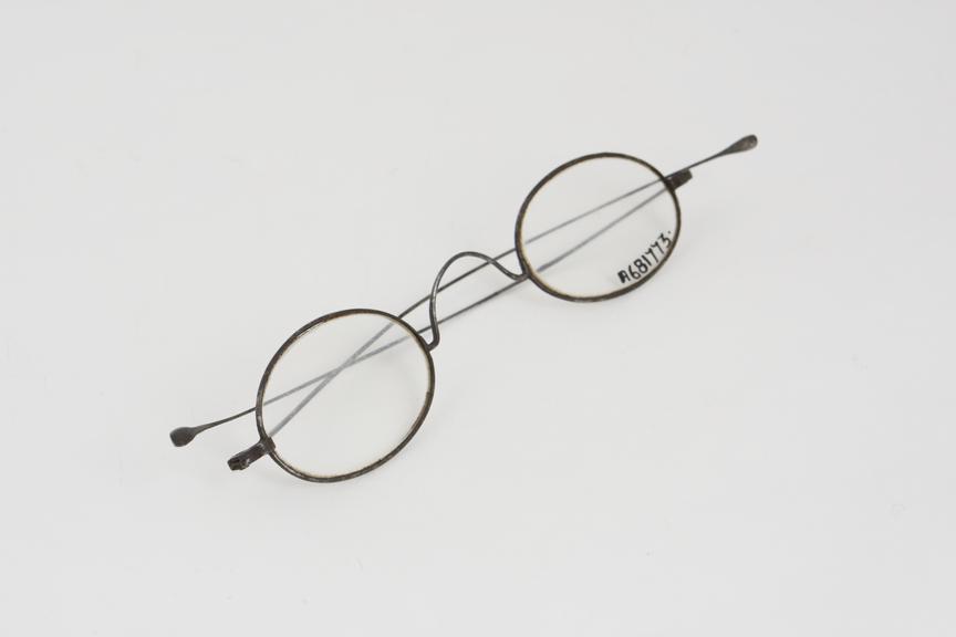 Spectacles, straight, steel wire | Science Museum Group Collection
