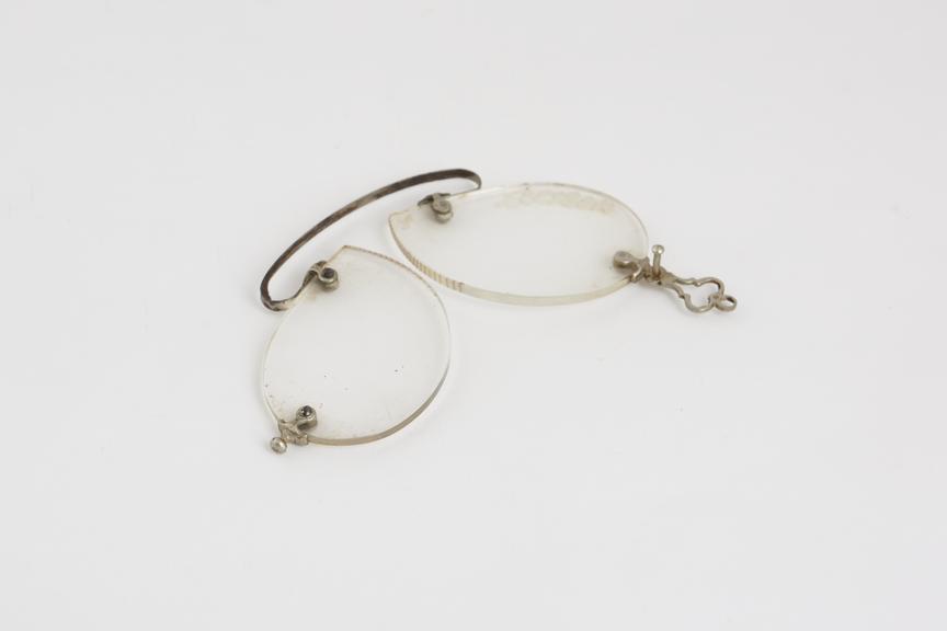 Folding pince-nez spectacles | Science Museum Group Collection
