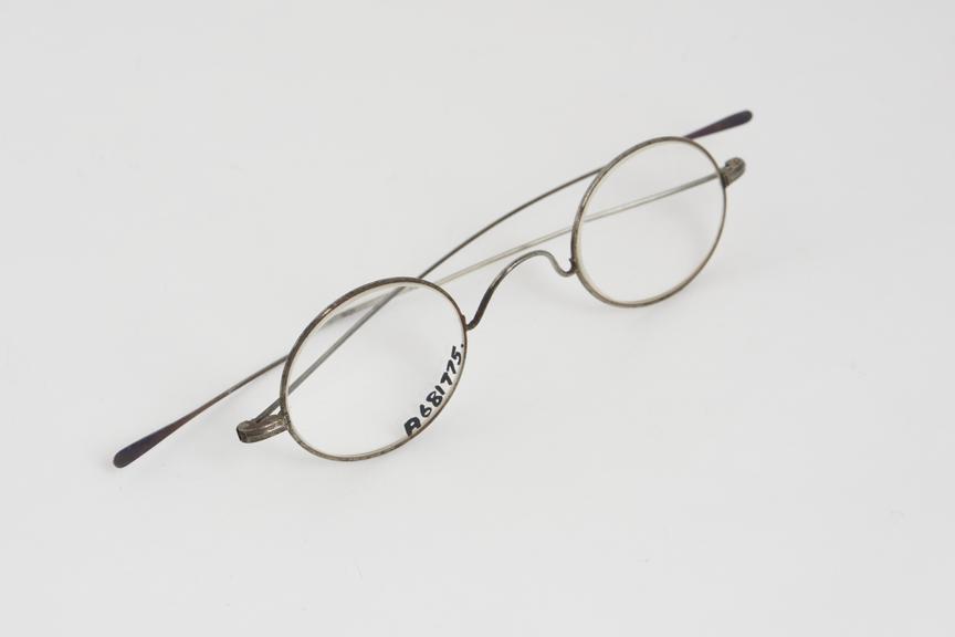 Spectacles, straight, steel wire | Science Museum Group Collection
