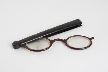 Hand folding spectacles | Science Museum Group Collection