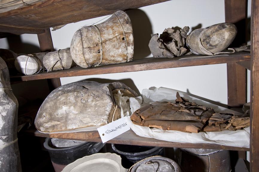 Part of four-part plaster split mould | Science Museum Group Collection