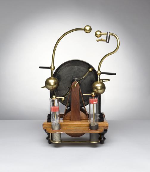 Wimshurst Electrical Machine, English, 1888 | Science Museum Group ...