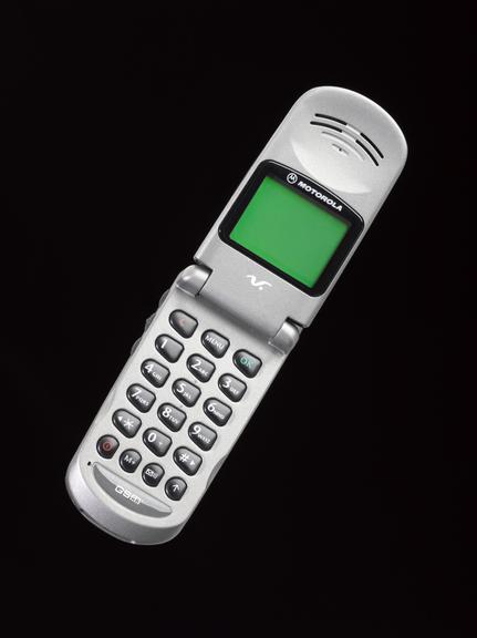 Motorola V3688 mobile telephone, 1998-2000 | Science Museum Group ...