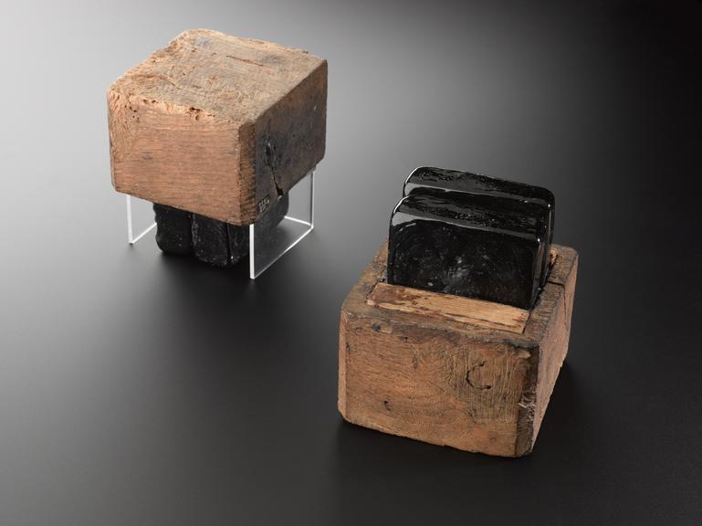 Galvani’s frog experiment Insulating stand | Science Museum Group ...