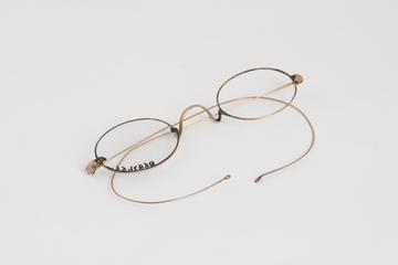Curved spectacles | Science Museum Group Collection