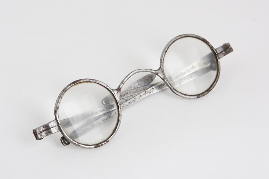 Turn pin spectacles, steel, English, 1751-1880 | Science Museum Group ...
