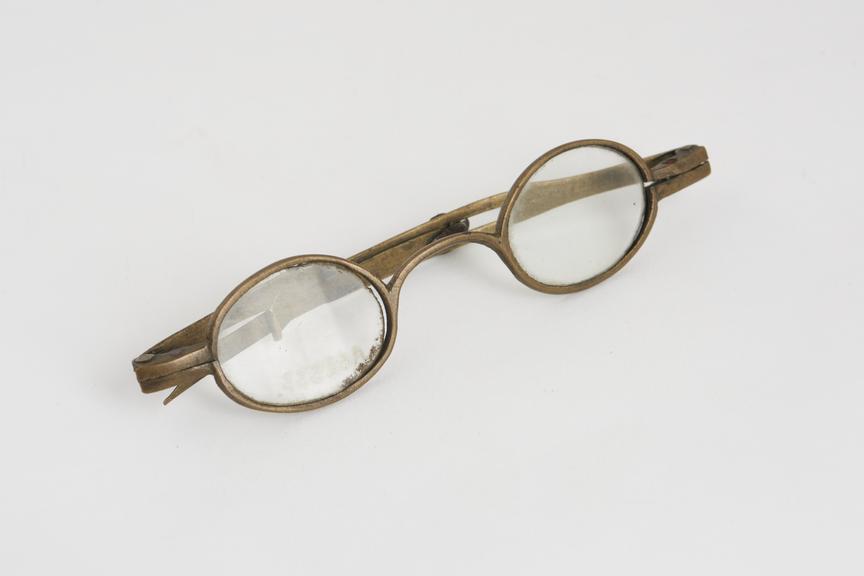 Spectacles, extending, brass | Science Museum Group Collection