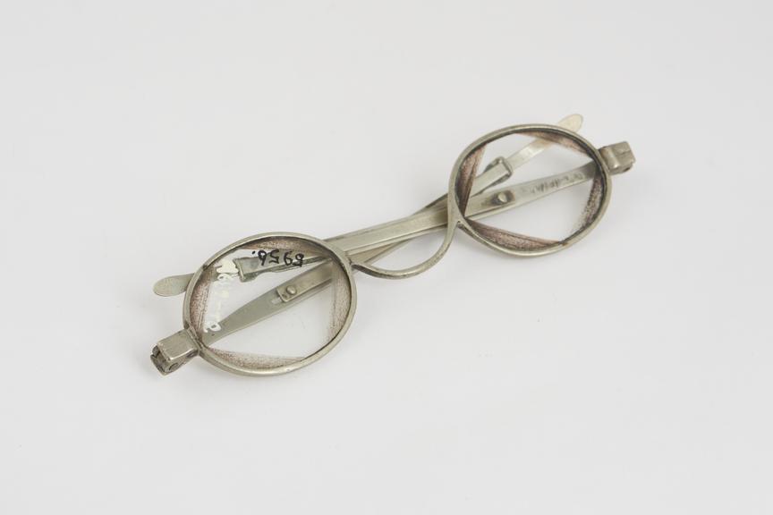 Spectacles, extending, white metal alloy | Science Museum Group Collection